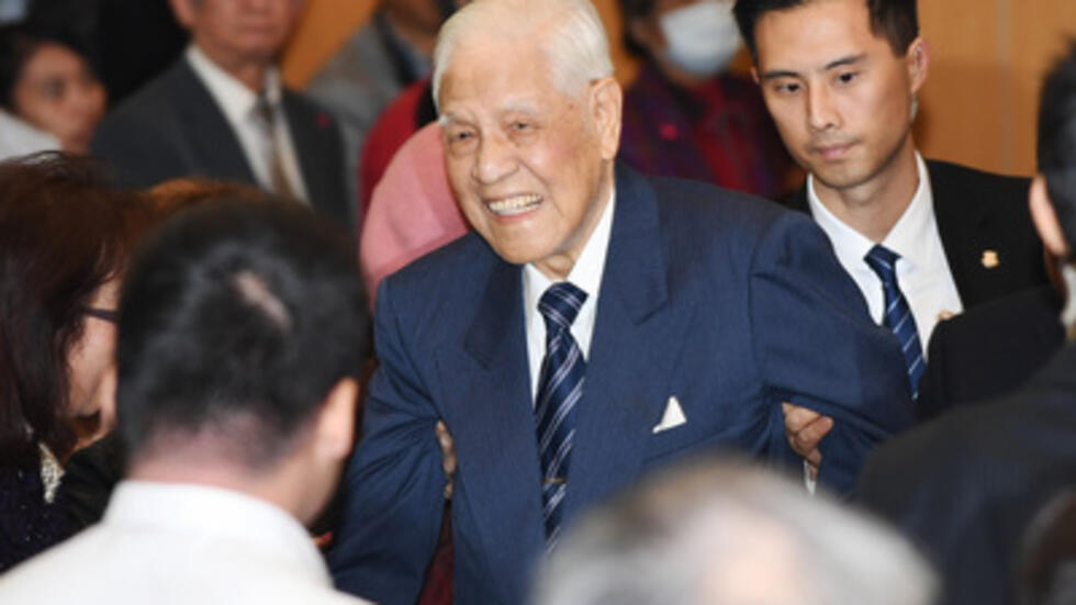 李登辉回应习近平称帝传言:台湾要维持民主