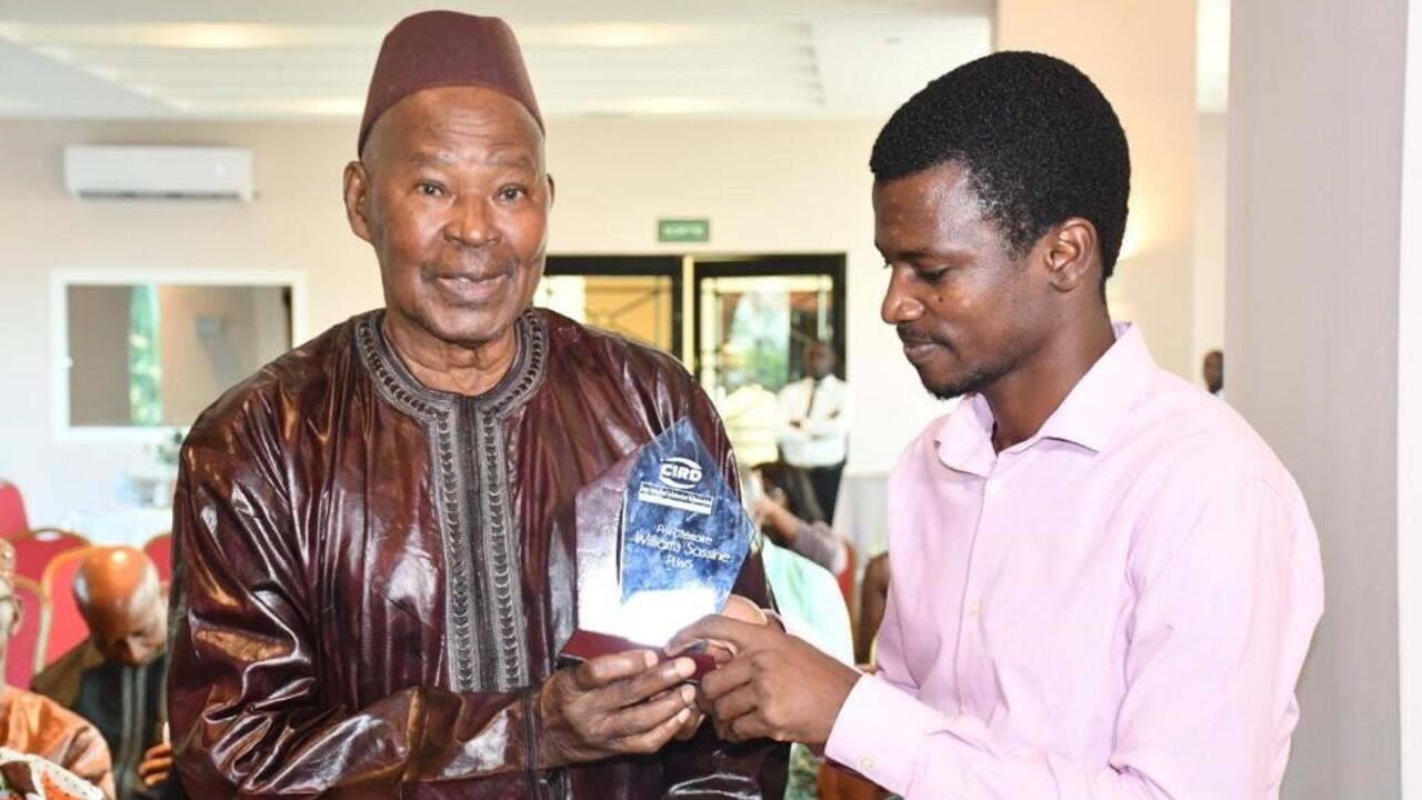 Guinée: émotion et sagesse lors de la remise du prix littéraire ...