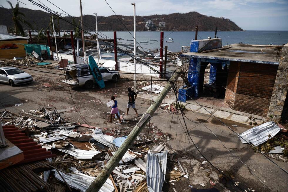 El puerto mexicano de Acapulco lucha por levantarse tras el paso del huracán Otis