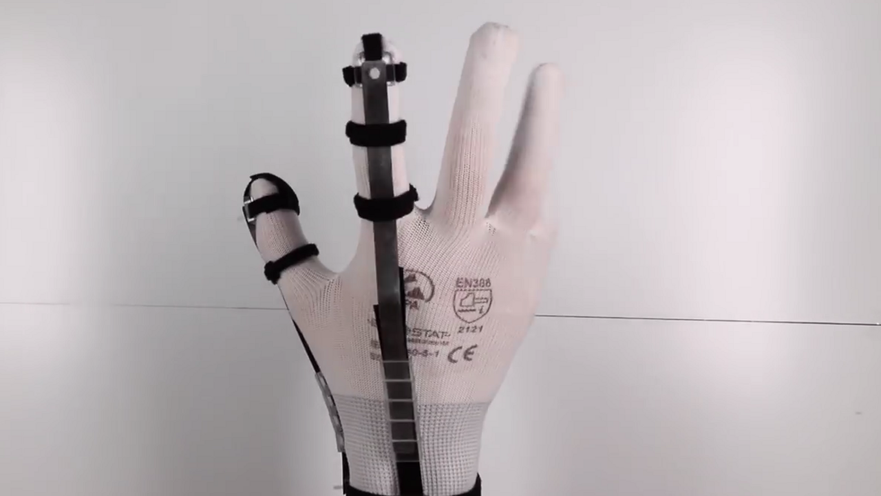 Un gant pour ressentir le virtuel - Un monde de tech