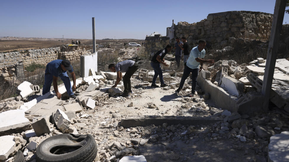 Cisjordanie: chassés par les colons israéliens, les Palestiniens retrouvent le village de Zanuta ...