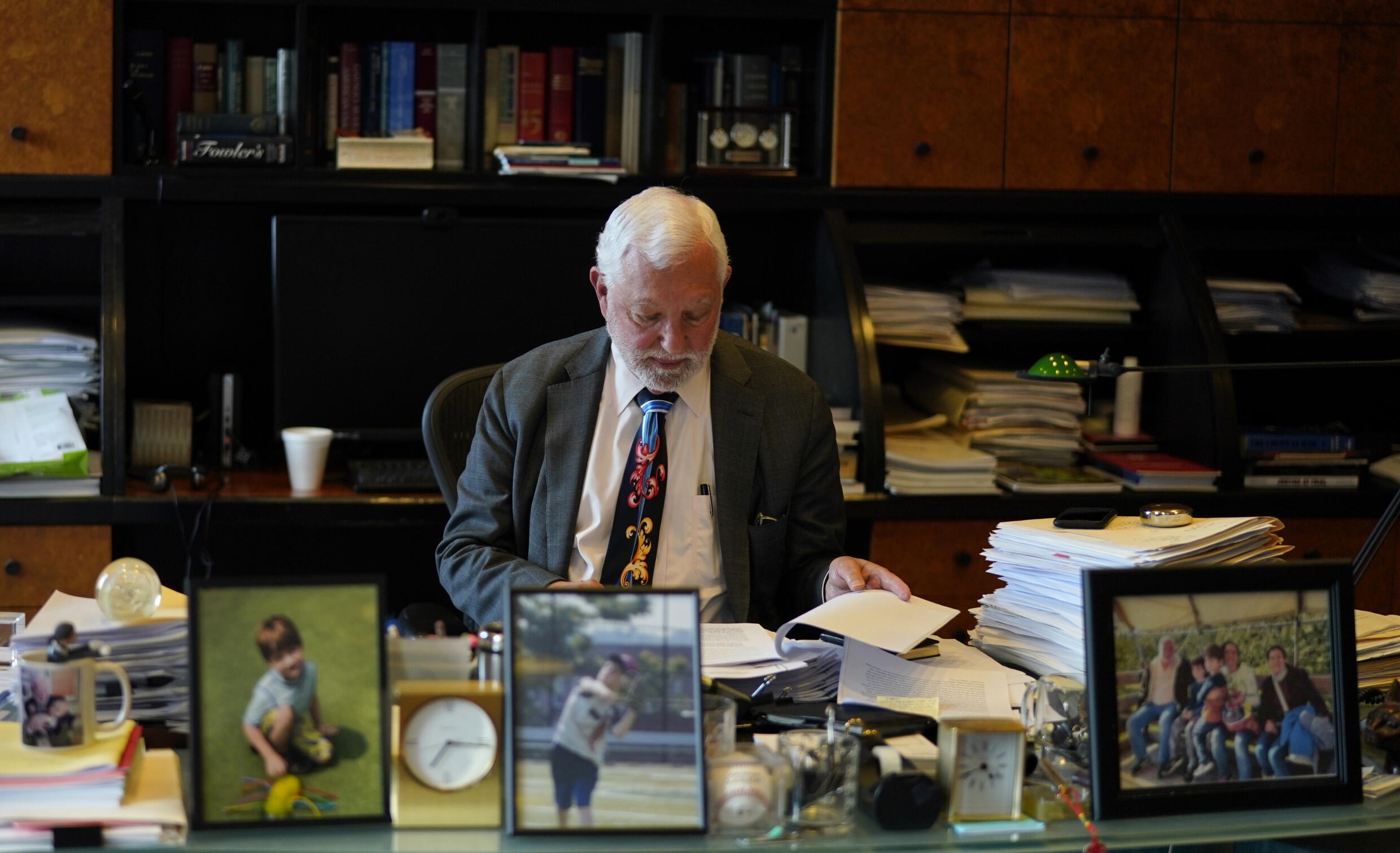 US judge says 2008 bank fraudsters got off easy