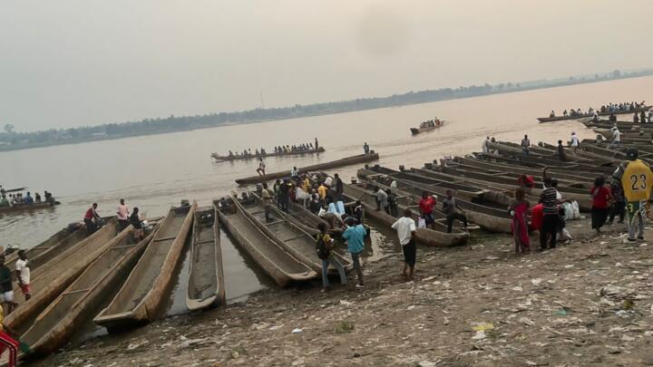 RDC: les dangers de la traversée du fleuve Congo par pirogue à ...