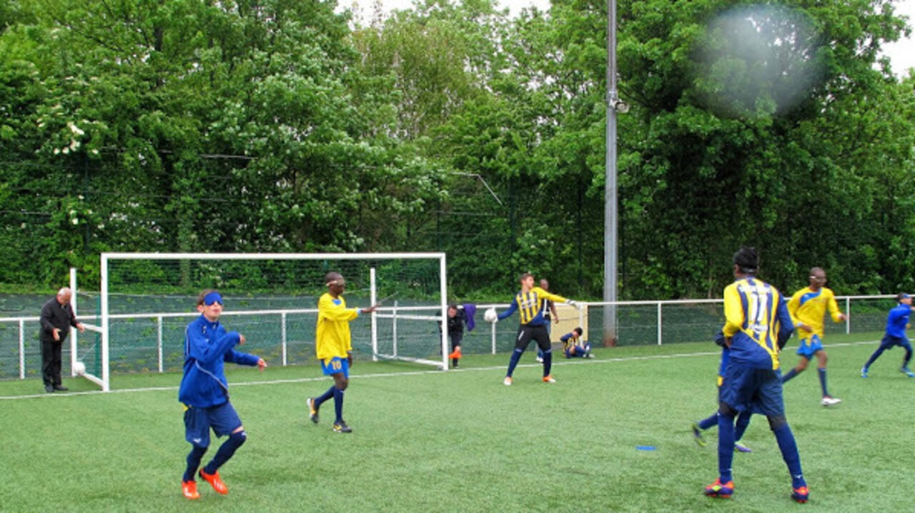 Cécifoot, le football pour les malvoyants - Reportage France