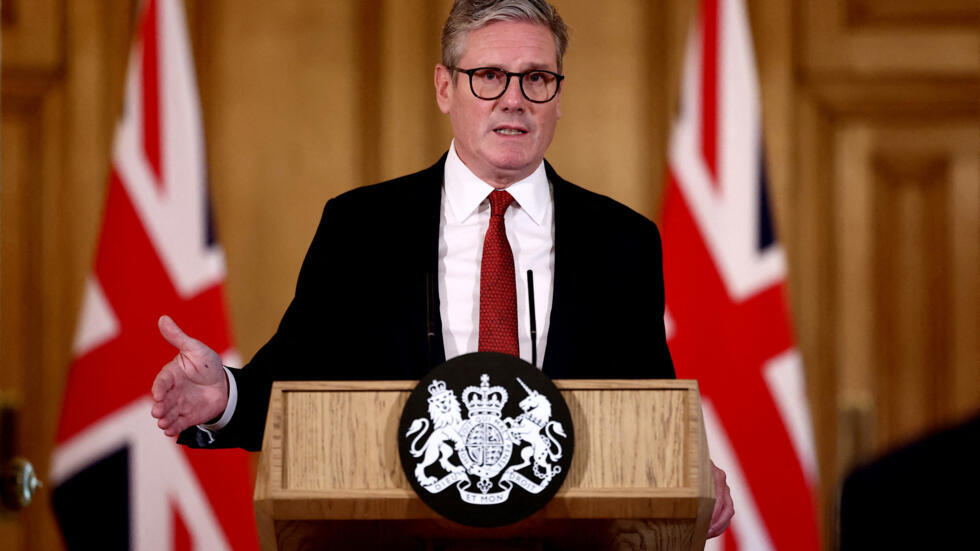 Premiê britânico Keir Starmer quer condenações 'rápidas' à violência da ...