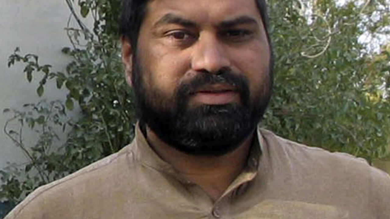 Hundreds mourn murdered Pakistani journalist