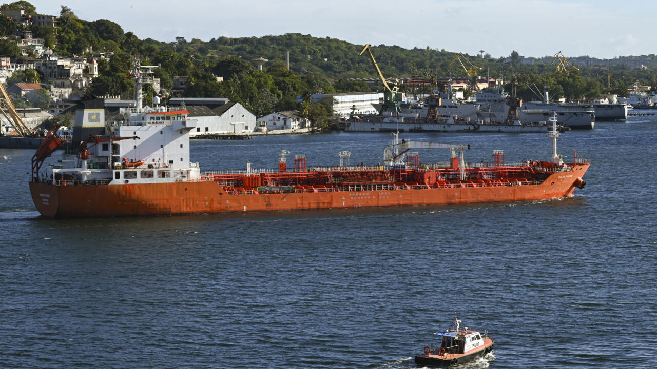 Llega a Cuba un nuevo barco de petróleo procedente de México