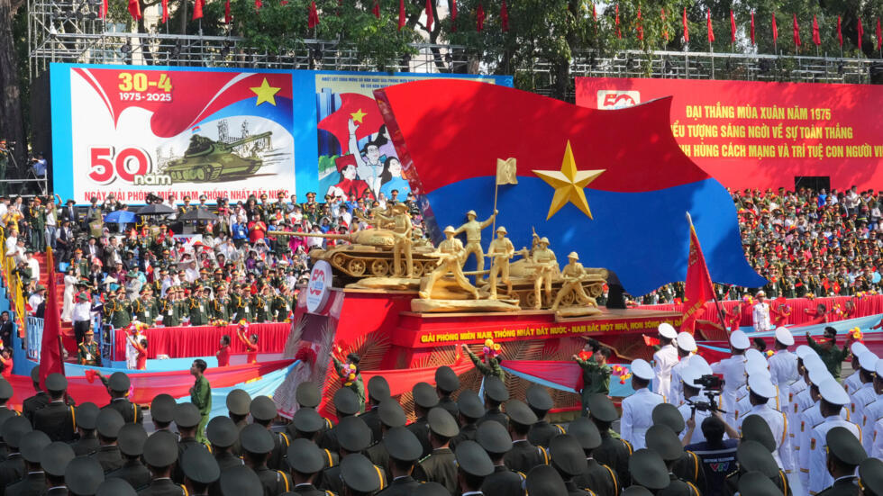 Vietnam celebra con un gran desfile militar los 50 años de la toma de ...