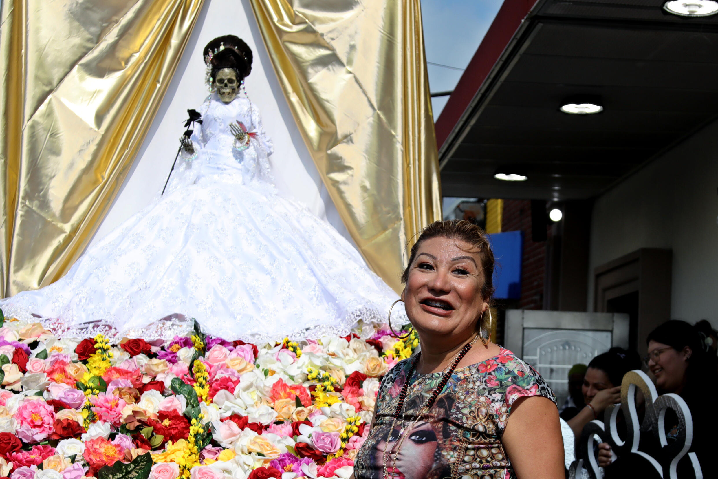 Skeleton saint Santa Muerte attracts devotees among US Latinos