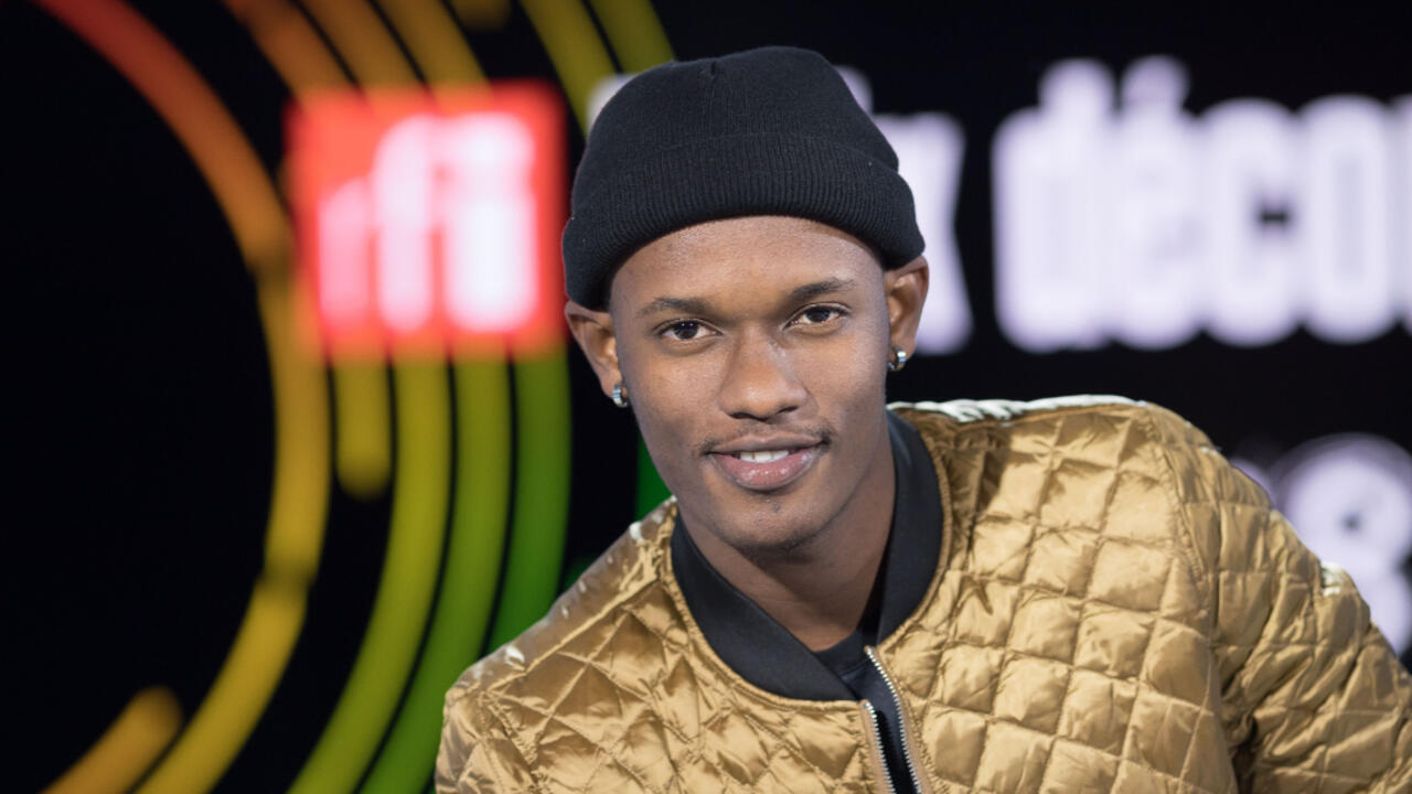 Hommage à l'artiste rwandais Yvan Buravan, lauréat du Prix Découvertes ...