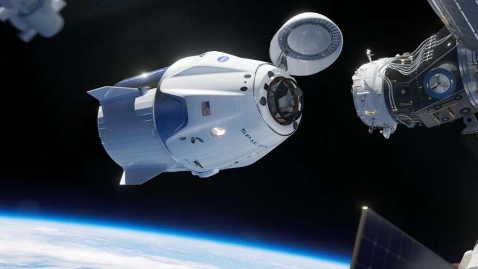 Crew Dragon llega a la Estación Espacial Internacional con éxito