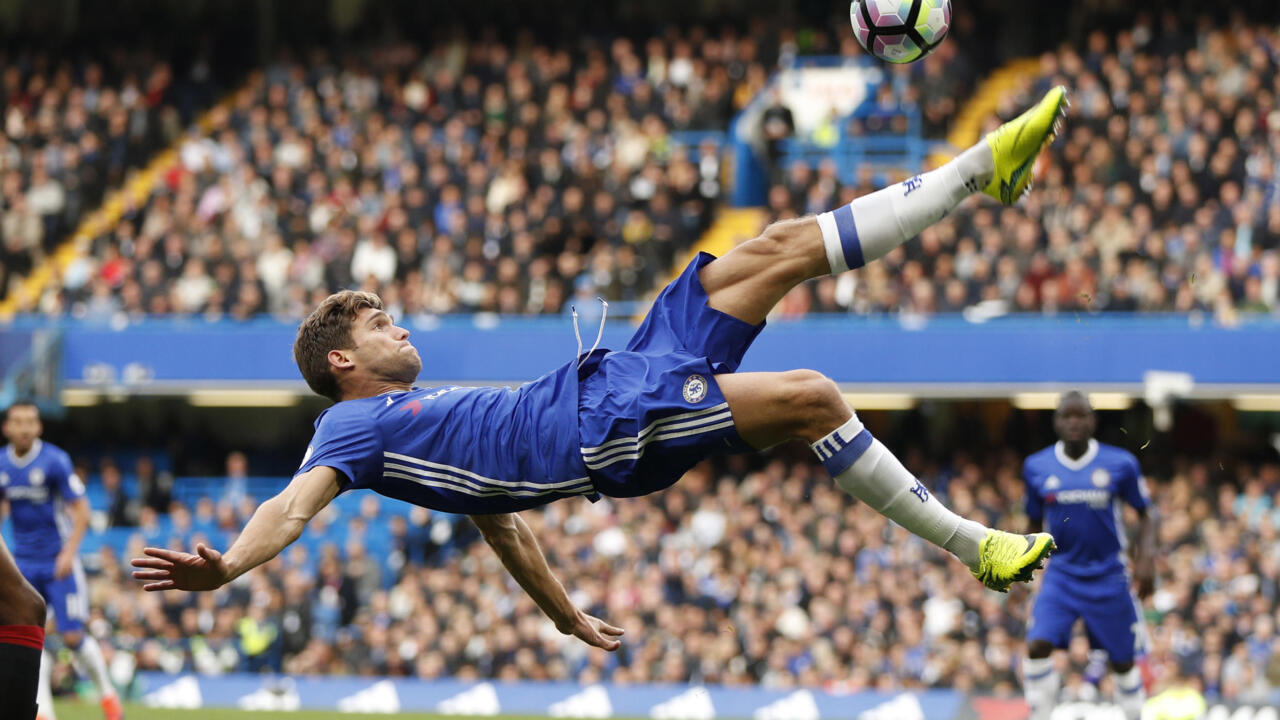 Chelsea thrash United, Southampton hold City - RFI