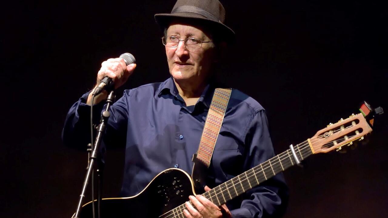 Algérie: une pluie d’hommages au chanteur kabyle Idir