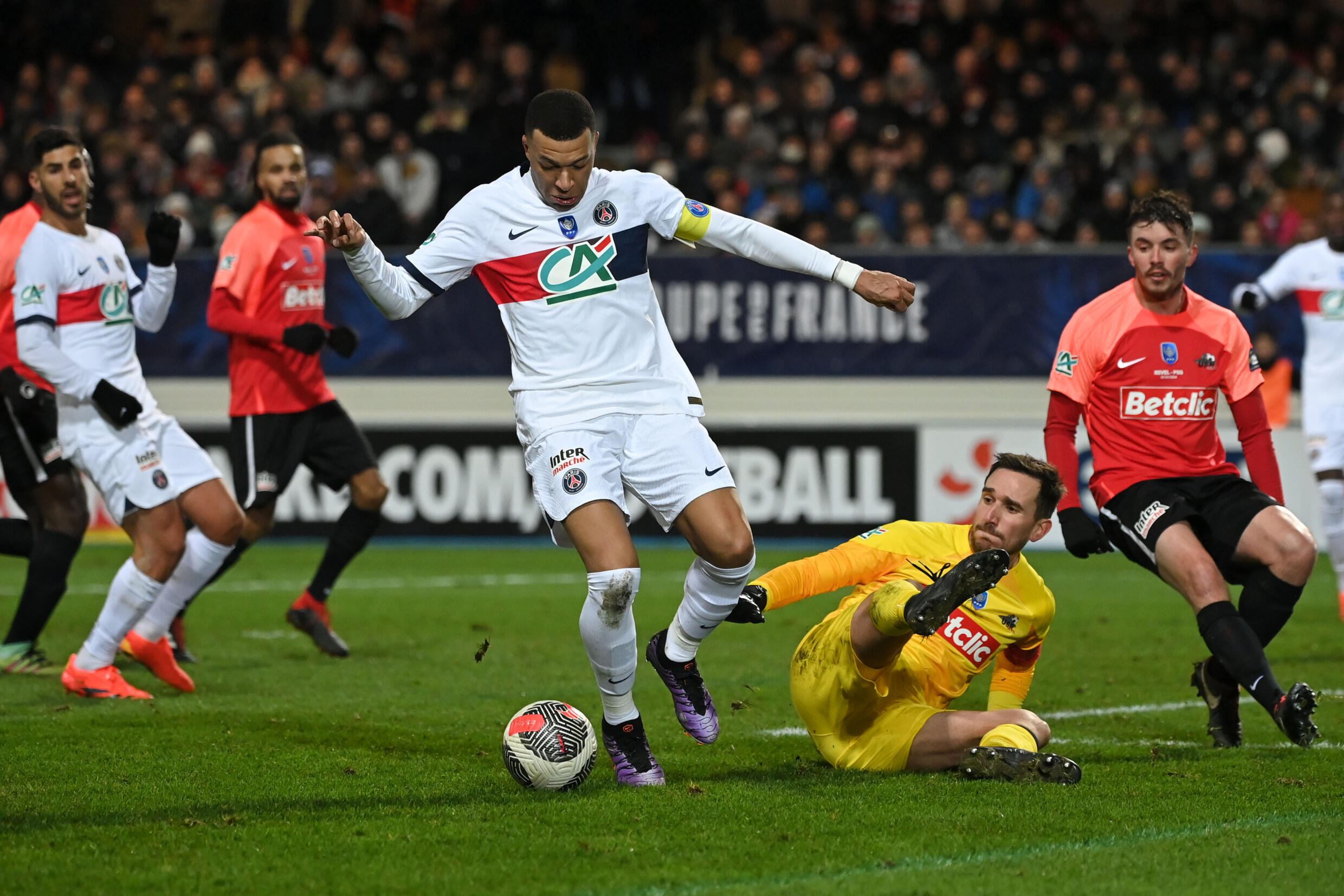 Coupe de France: le PSG de Mbappé beaucoup trop fort pour Revel
