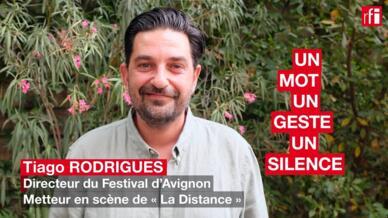 Avignon 2025: Tiago Rodrigues en un mot, un geste et un silence - RFI