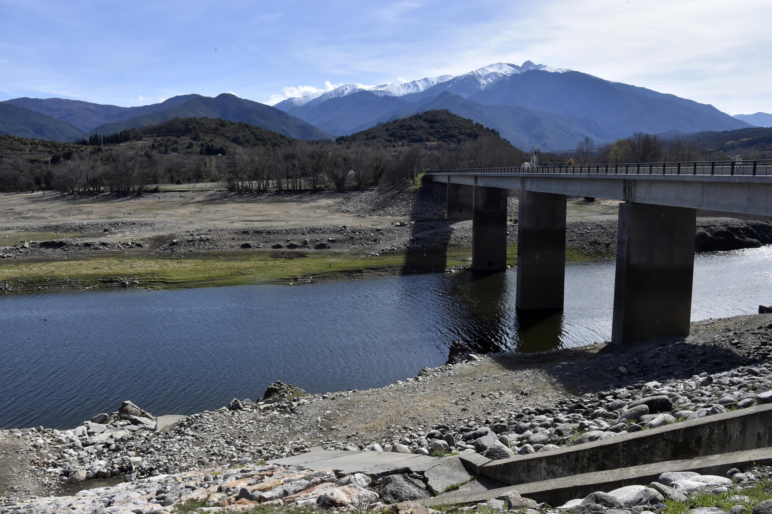 French villages run dry as water warnings rise