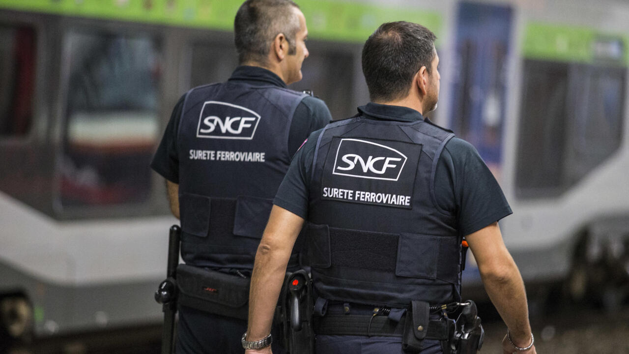 Armed patrols on French trains