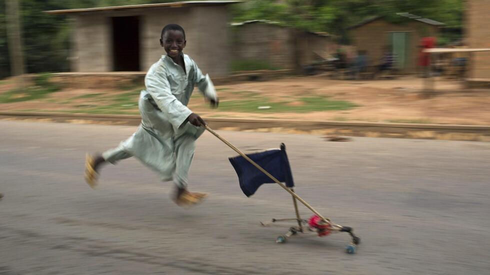 Centrafrique: les enfants des rues exposent leur quotidien en photos
