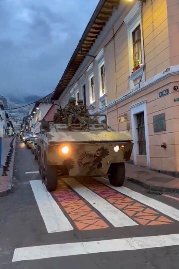 Десять загиблих і танки на вулицях в Еквадорі оголосили війну бандам