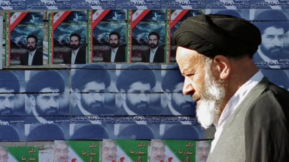 Iran: faire tomber le turban des mollahs, une autre façon de protester