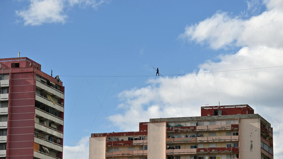Tatiana Mosio Bongonga: «Le funambulisme est un art collectif» - Invité ...
