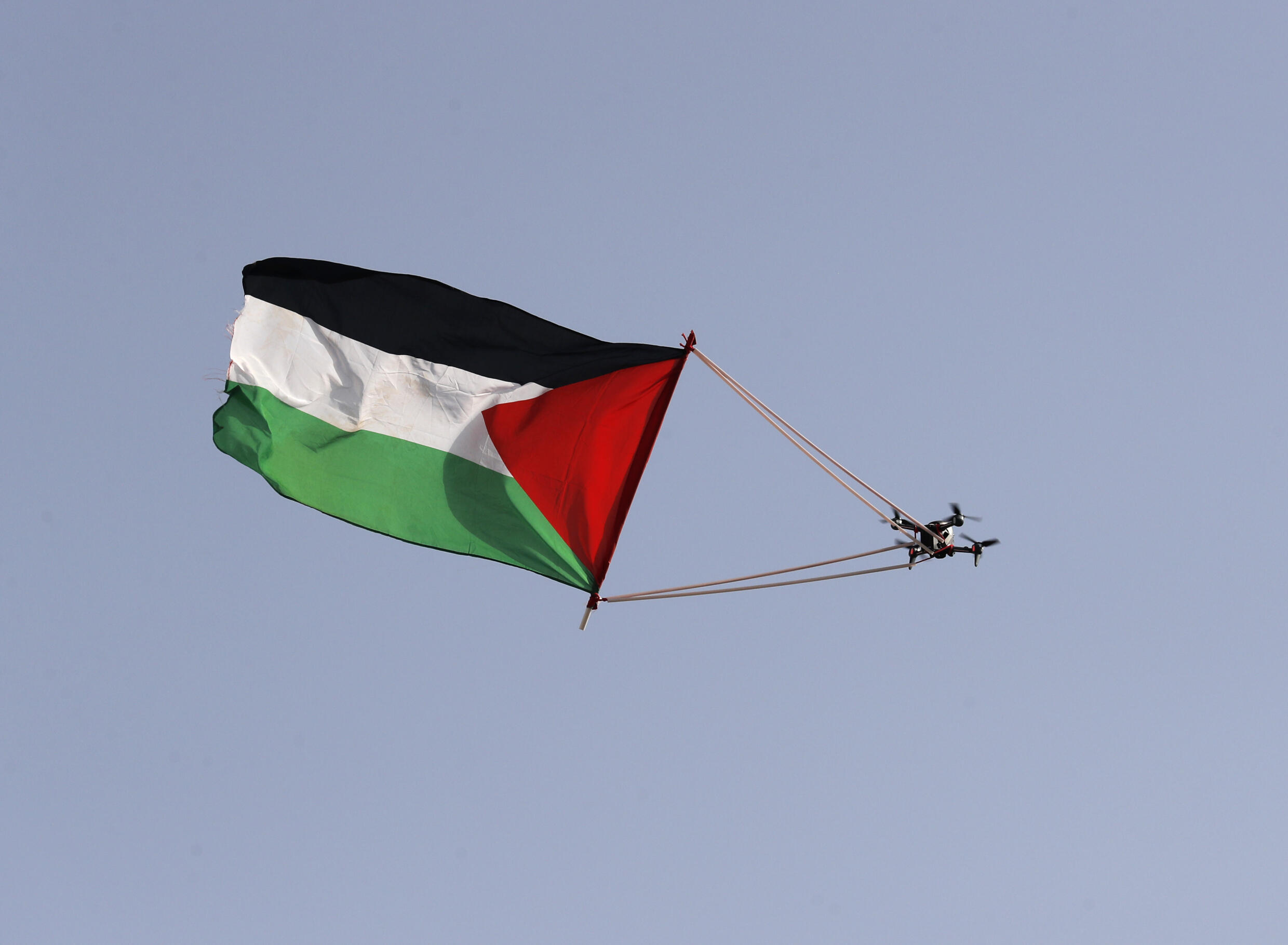 'Battle of flags' flares in Israel-Palestinian conflict