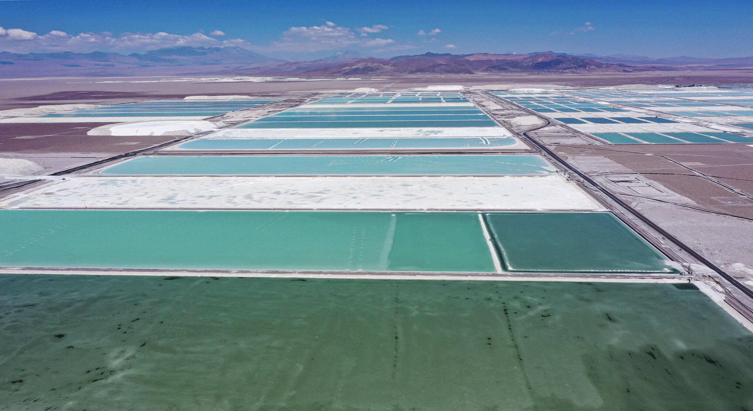 Entre esperanzas y desilusión, la carrera por el litio en América Latina