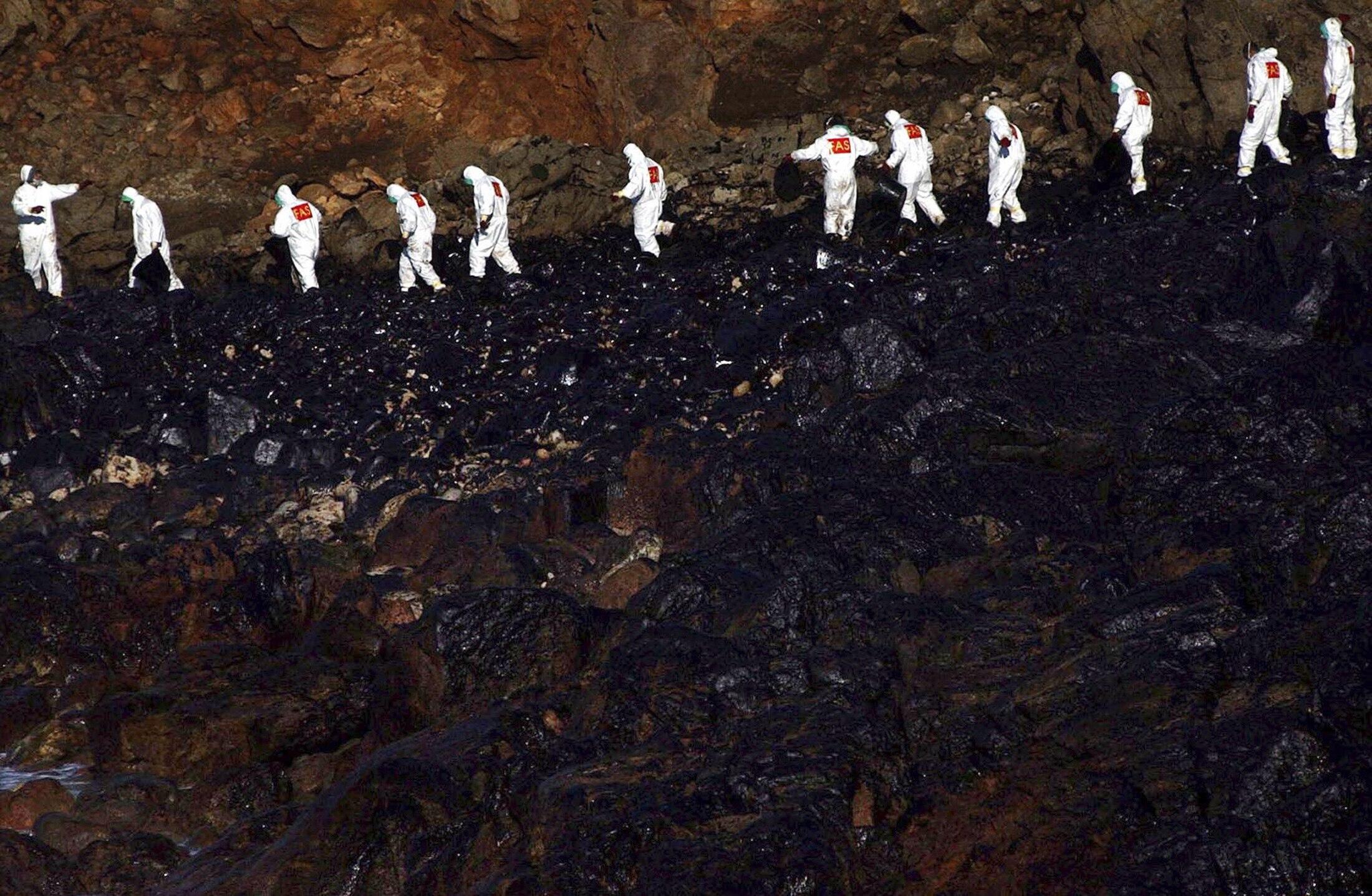 La justicia deja parcialmente impune la marea negra del Prestige