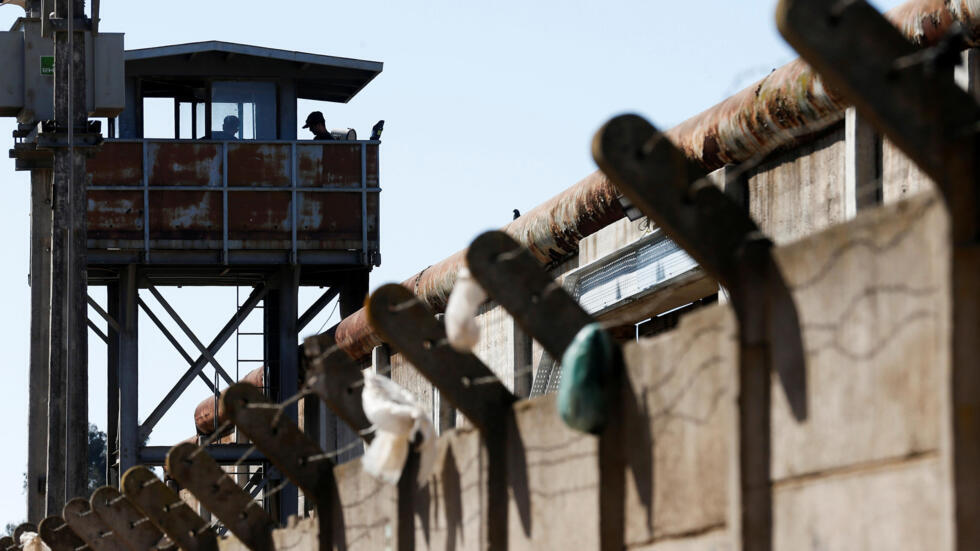 Covid-19 nas prisões: Chile aumenta indultos; França tem menos 10 mil ...