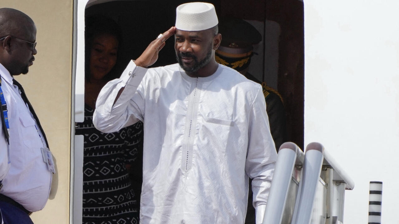 À la Une: Assimi Goïta et ses fidèles - Revue de presse Afrique - RFI