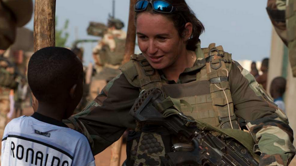 A l'armée, une femme est un homme comme les autres