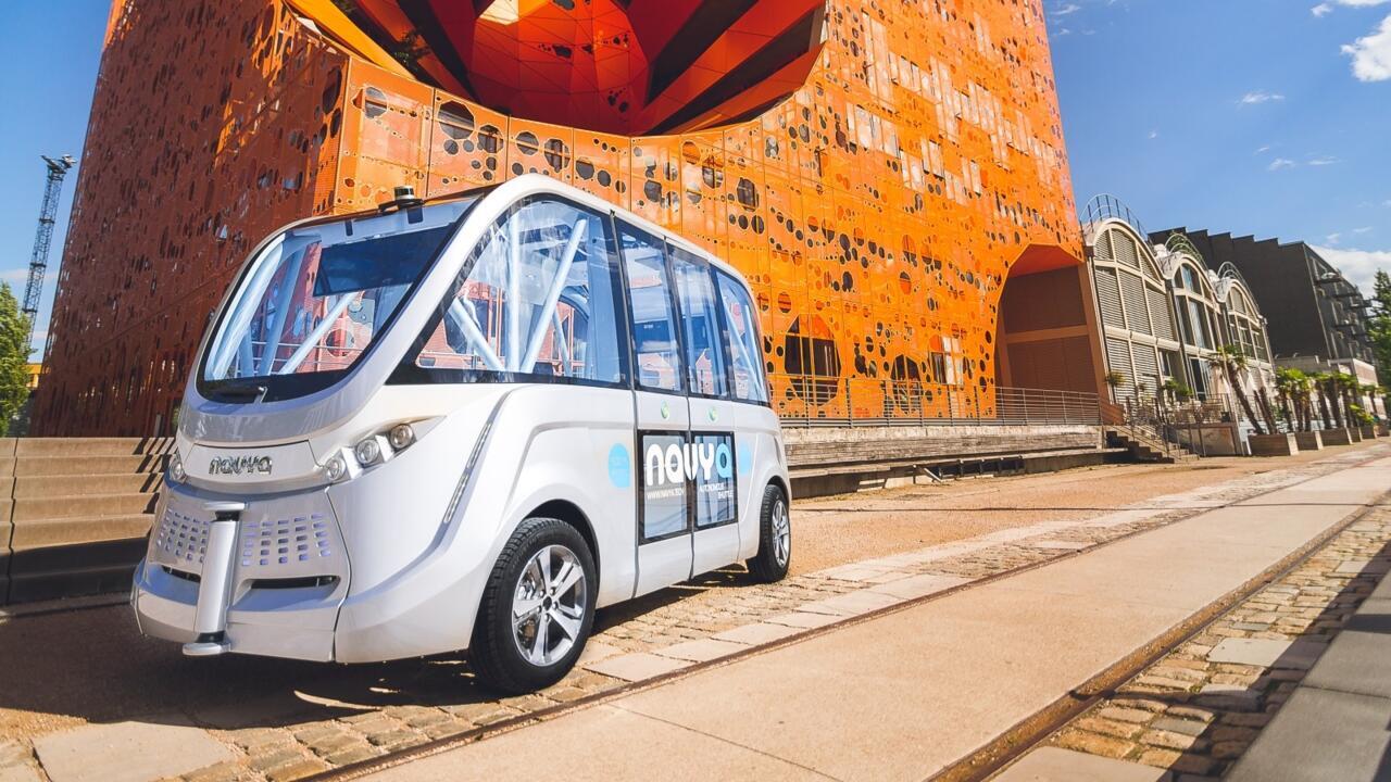 'World first' as driverless buses take passengers in France