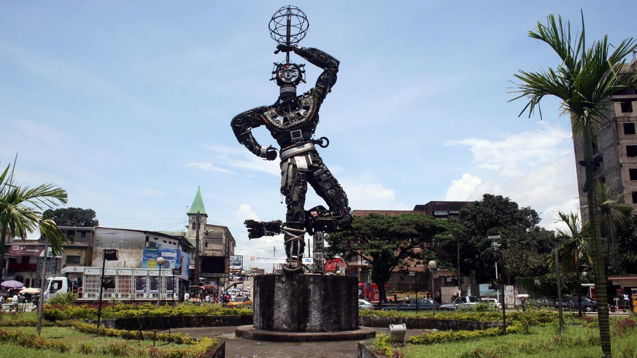 Afritecture [5/5] Le monument de la nouvelle liberté à Douala ...