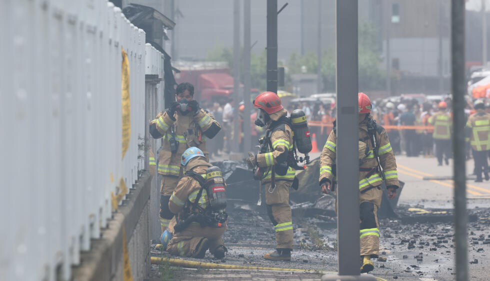 18 Chinese among 22 dead in South Korea battery plant fire