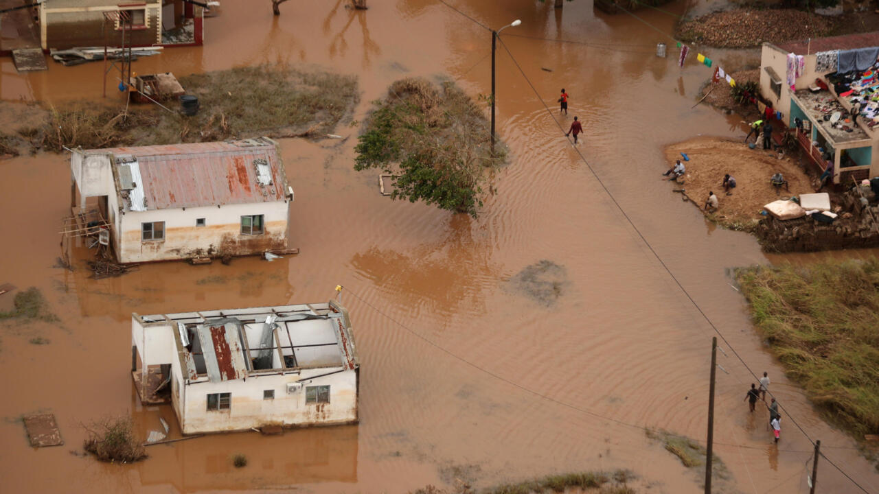 Cyclone Idai death toll rises in Mozambique and Zimbabwe