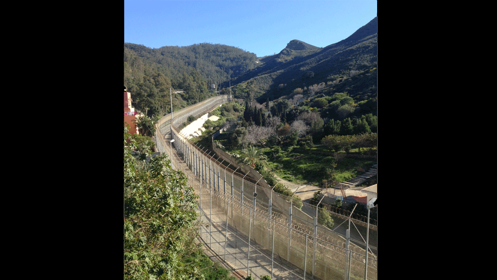 Migrants à Ceuta: franchir la barrière, et après? - Grand reportage