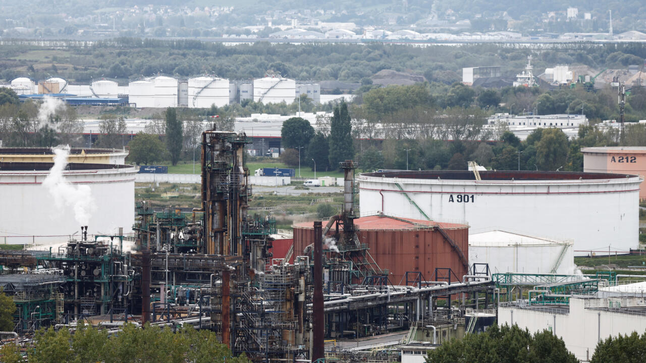 France: la grève dure chez TotalEnergies, la pression monte à la pompe