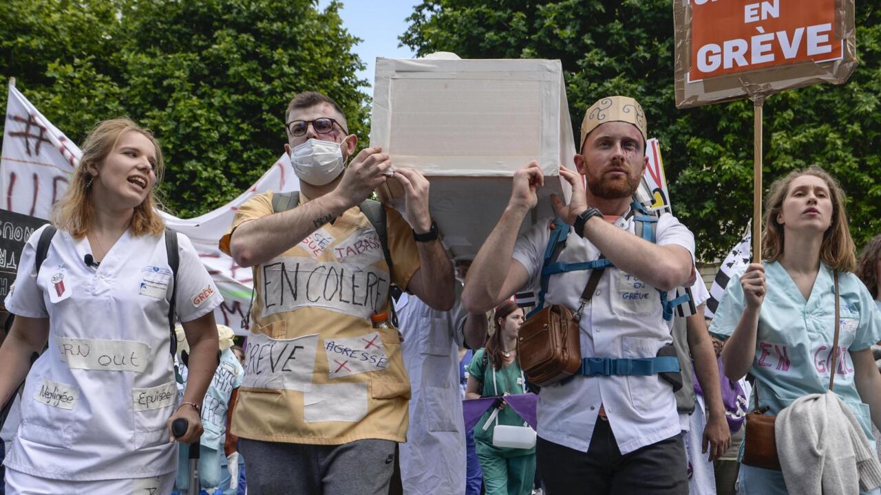 'Burnt-out' French hospital emergency room staff press on with protests