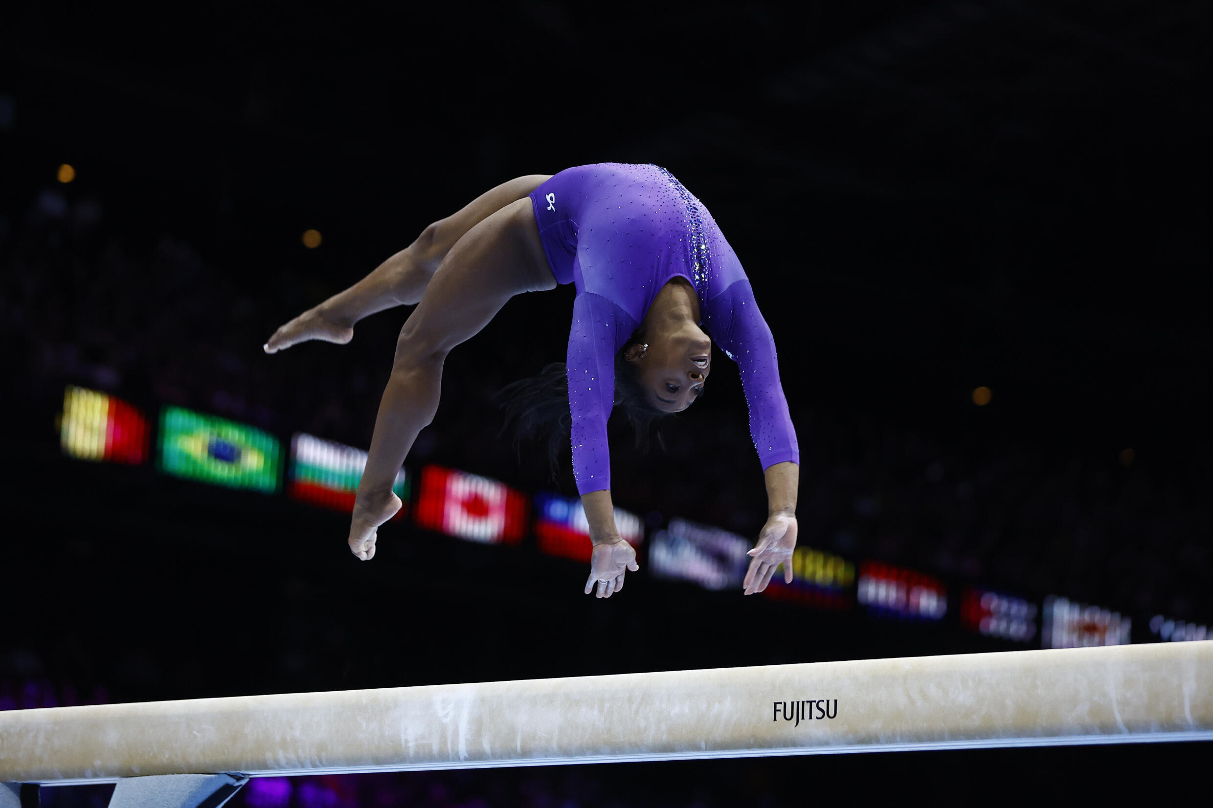 Mondiaux de gym: Simone Biles brille encore et s'offre deux nouveaux titres