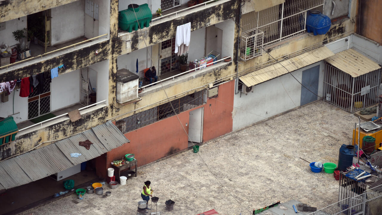 Angola: Autoridades recuperam 250 mil euros nos escombros de prédio em ...