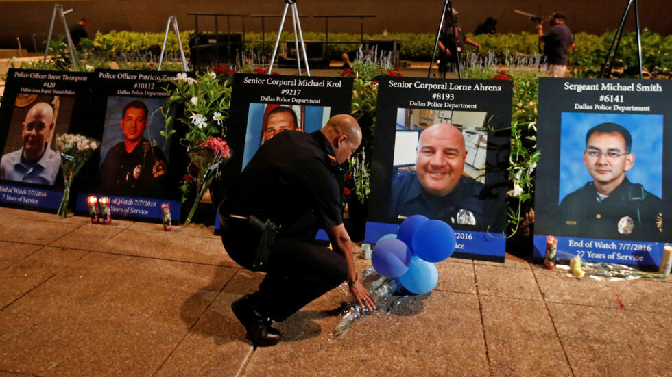 États-Unis: la tuerie de Dallas toujours à la Une de la presse