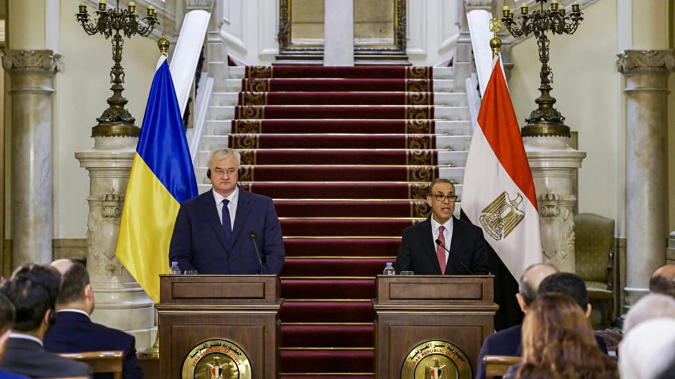 Le chef de la diplomatie ukrainienne en Égypte avant une visite en ...