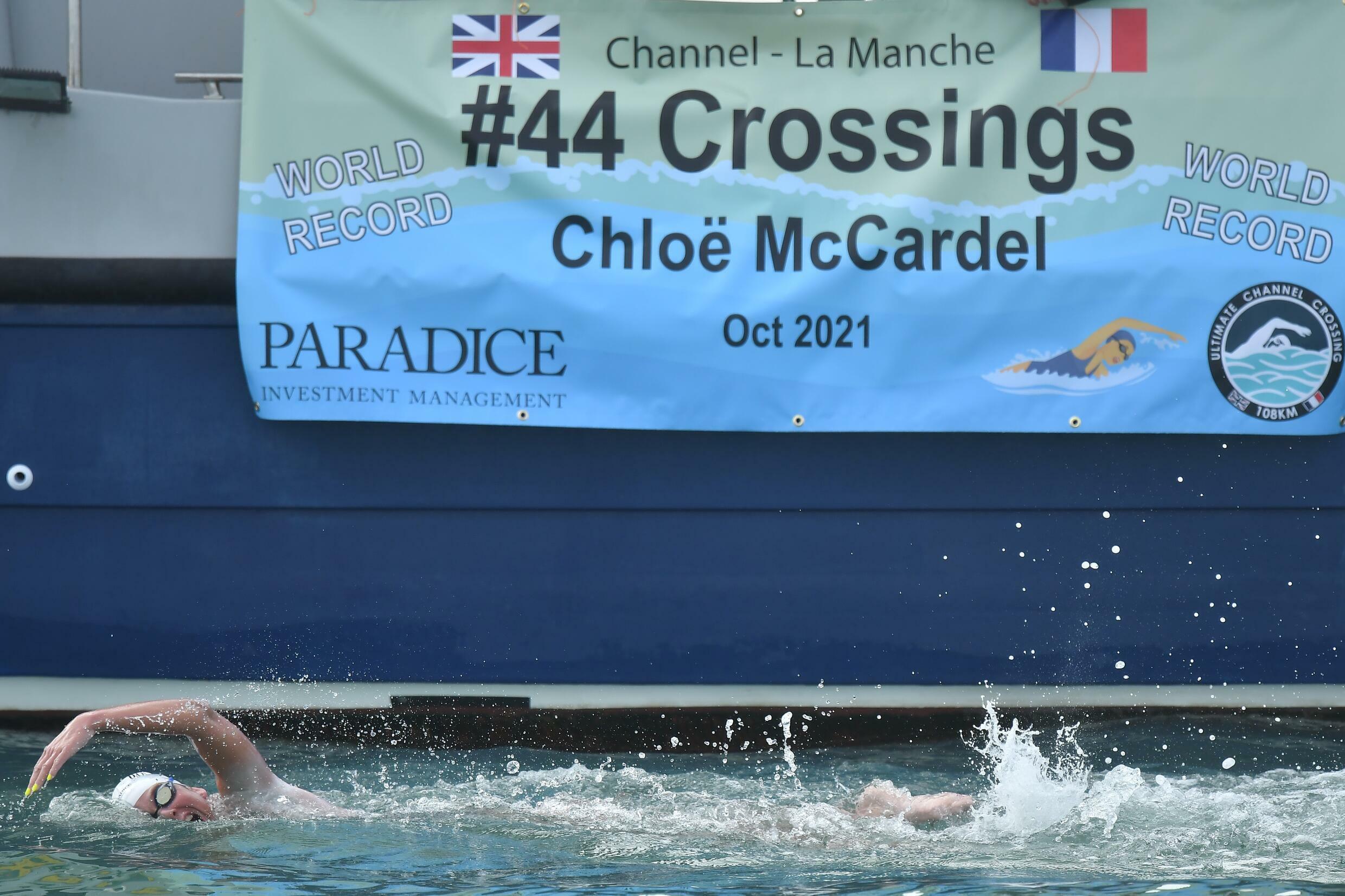 Chloe McCardel, nageuse australienne, bat le record en traversant 44 ...