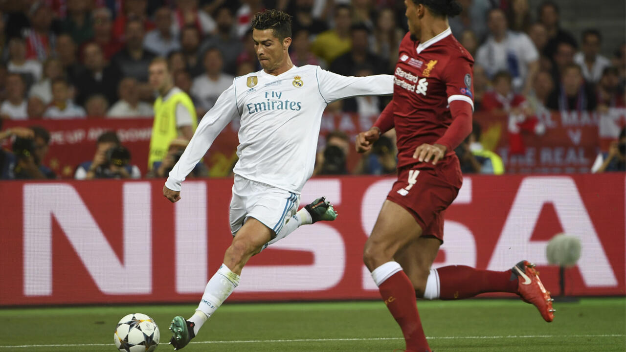 Quelle est la trajectoire d'un ballon de foot? - Autour de la question ...