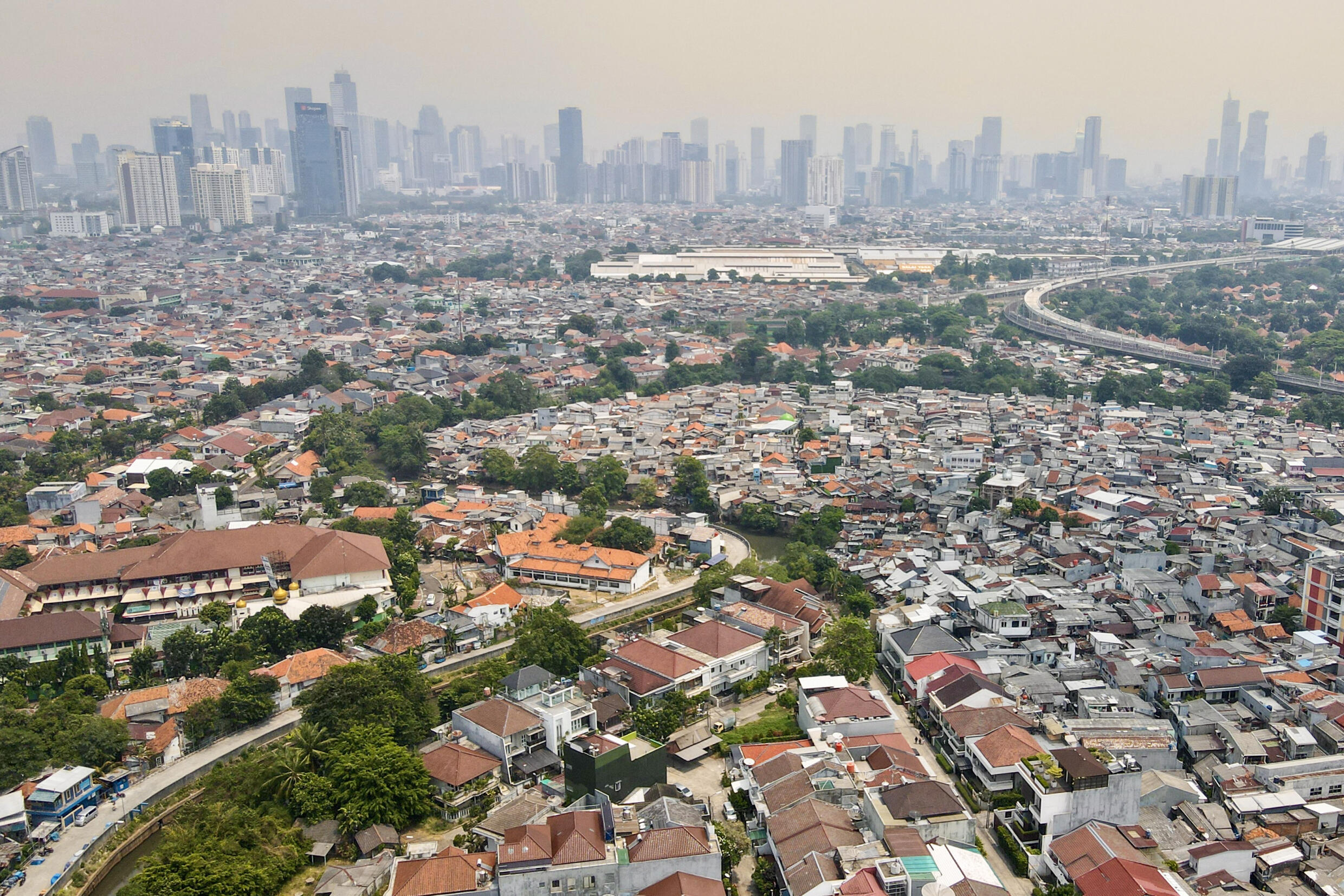 Breathless Indonesians irate over pollution crisis