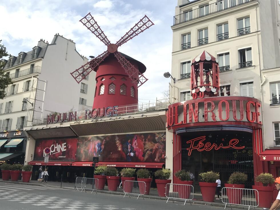 France: à Paris, les ailes du Moulin Rouge sont tombées sans faire de ...