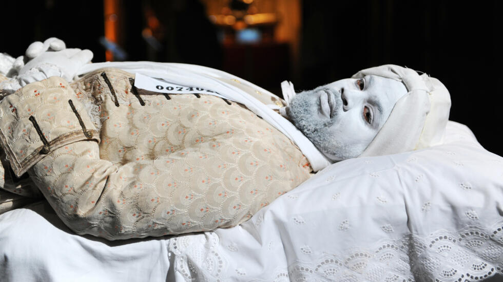 Protesters stop Exhibit B ‘human zoo’ performance at Paris theatre