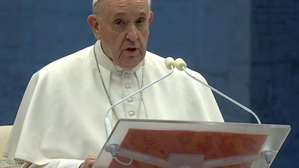 Pope Francis encourages faith during 'furious' coronavirus storm