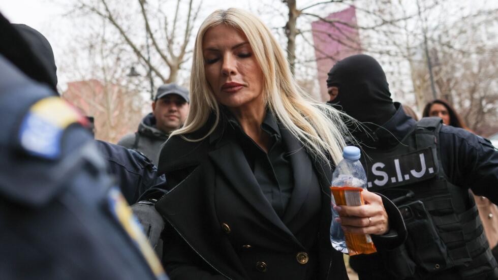 Laura Vicol și Vladimir Ciorbă au fost aduși la sediul DIICOT în ...