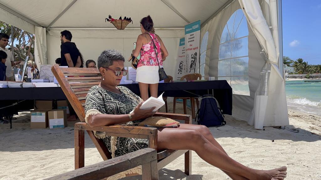 Au Festival du livre de Trou d'Eau Douce, le petit évènement se voit ...